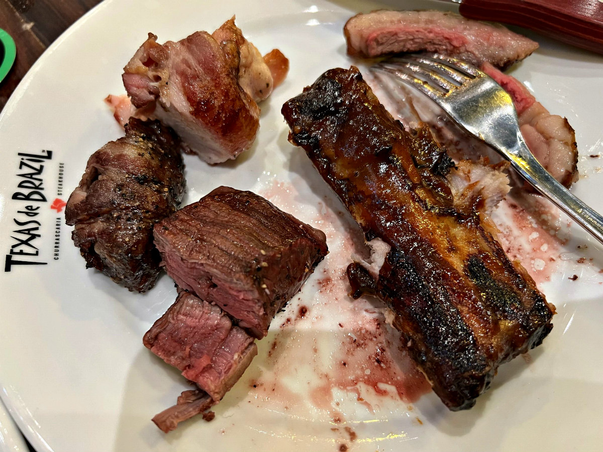Review: At Texas de Brazil, it's the smorgasbord of meat that’s drawing ...